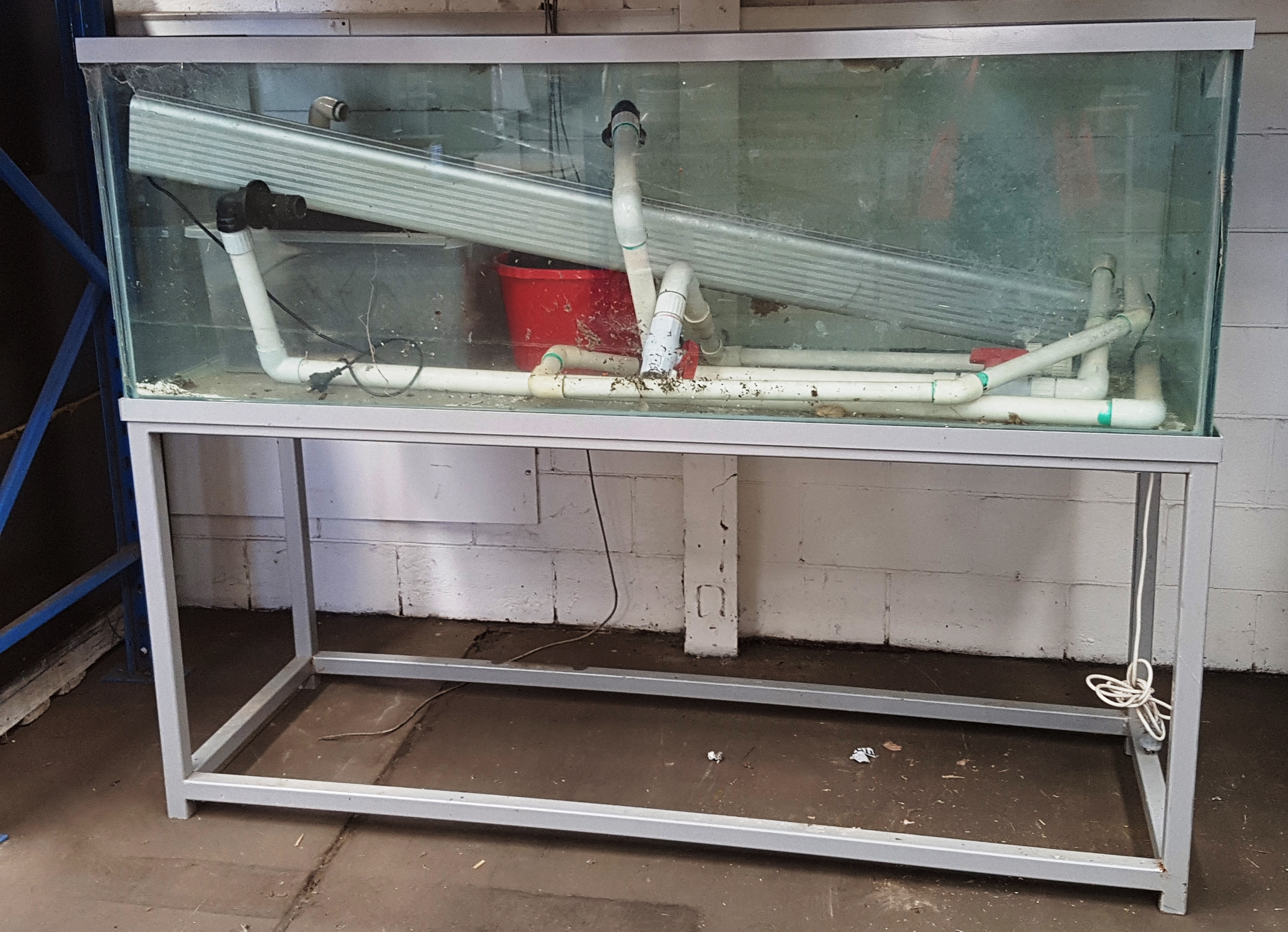 6ft Fish Tank With Stand - Lot 848982 | ALLBIDS