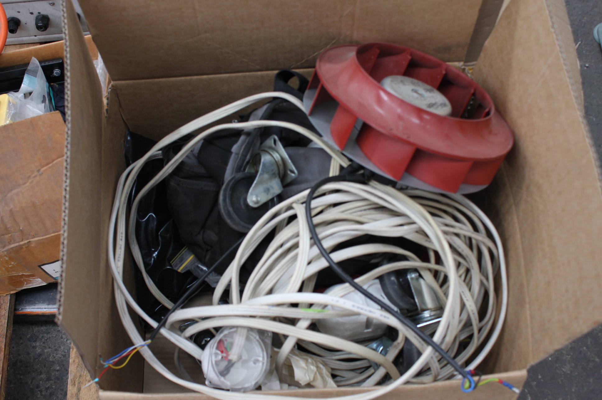 Assorted Electrical Hardware Parts - Lot 869839 | ALLBIDS