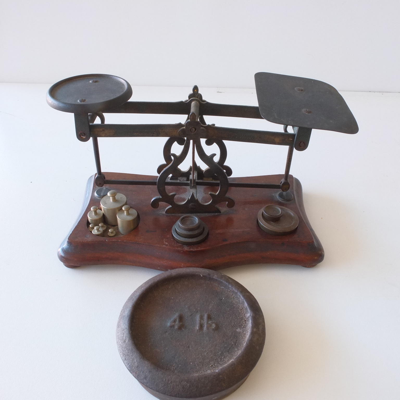 Antique Balance Scales - Lot 866960 | ALLBIDS