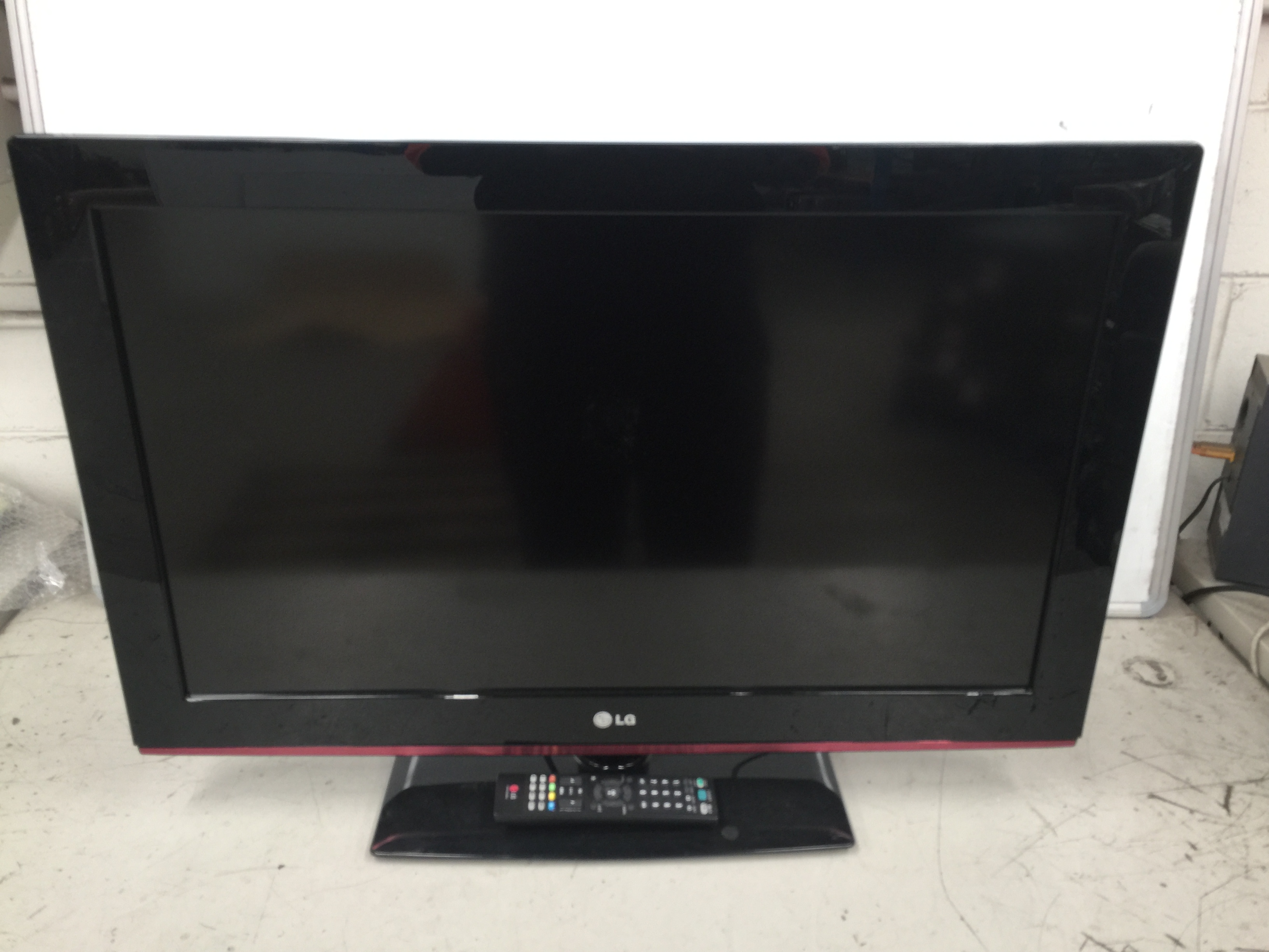 LG 32LD350 Television - Lot 870565 | ALLBIDS