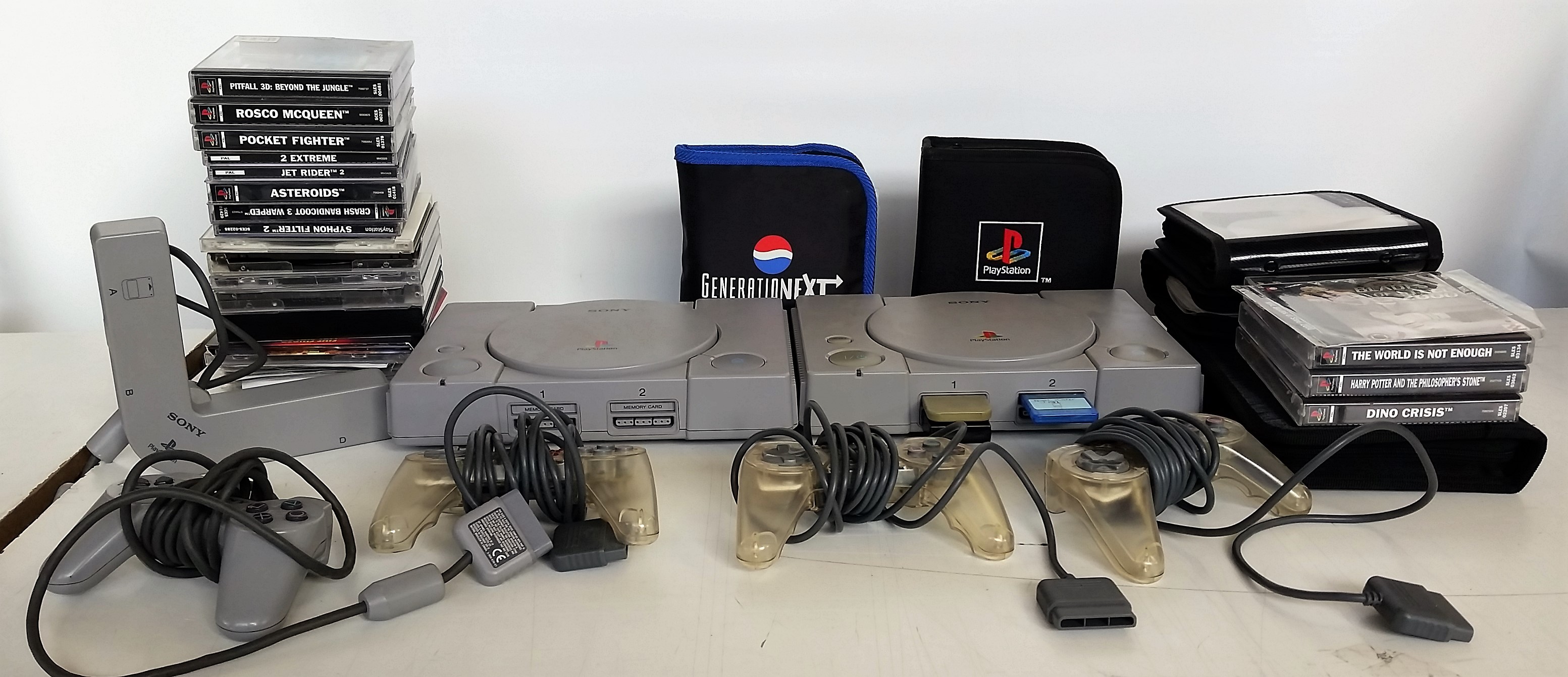 Lot of 2 PlayStation 1 and Approx. - Lot 876323 | ALLBIDS