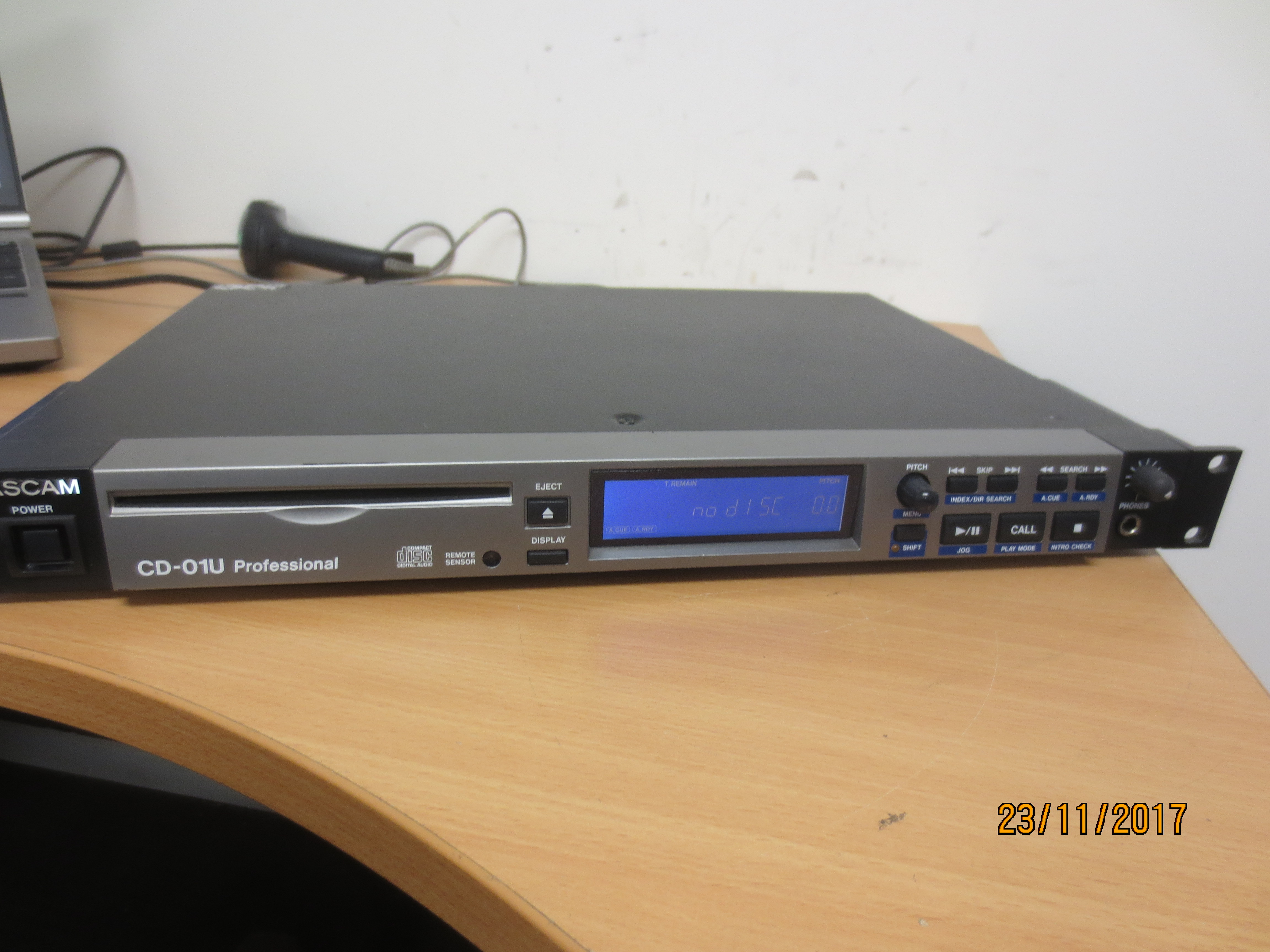 Tascam Cd Player Cd-01U Professional - Lot 894178 | ALLBIDS