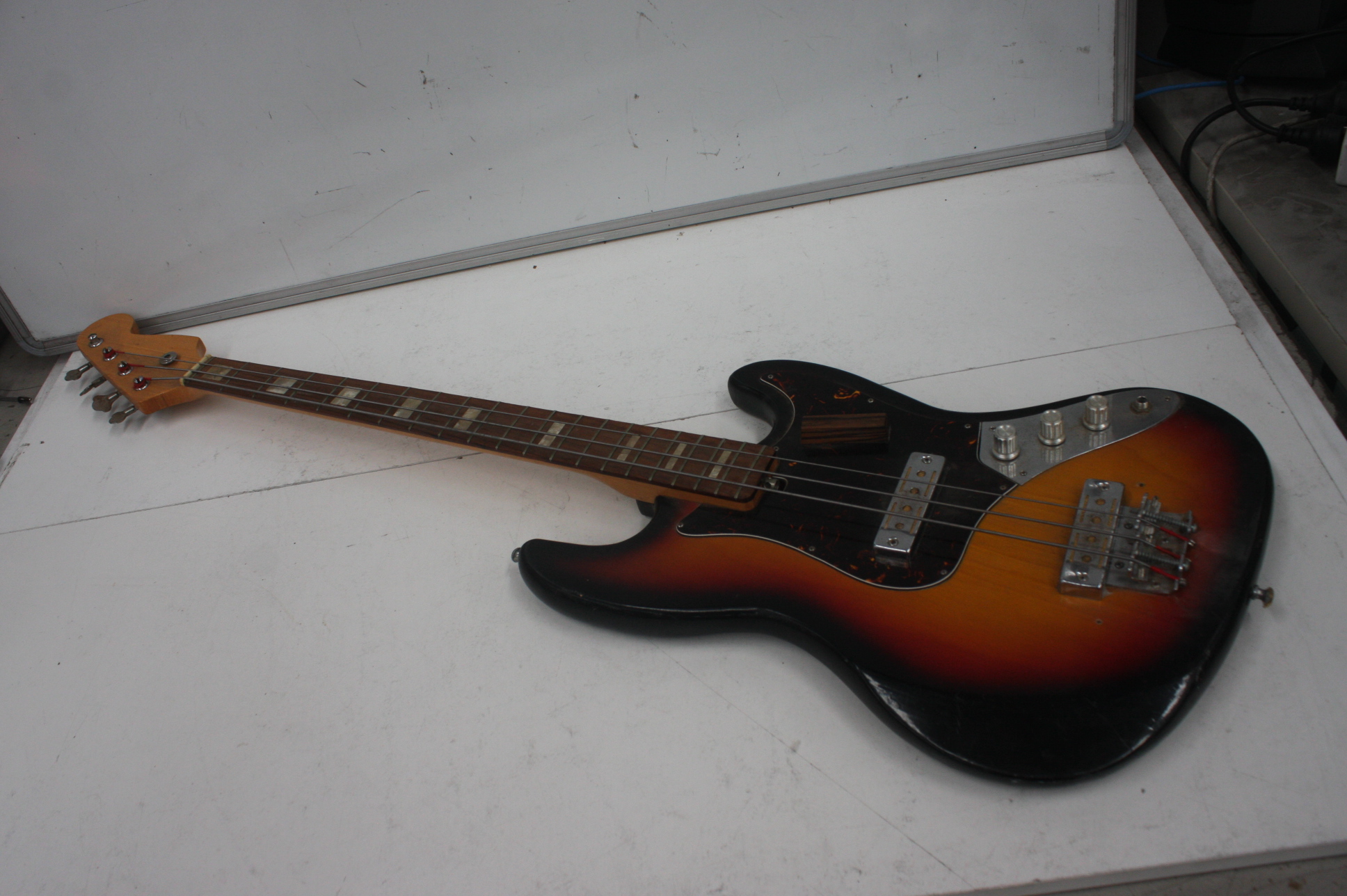 Bass Guitar Axtech Amplifier - Lot 888117 | ALLBIDS