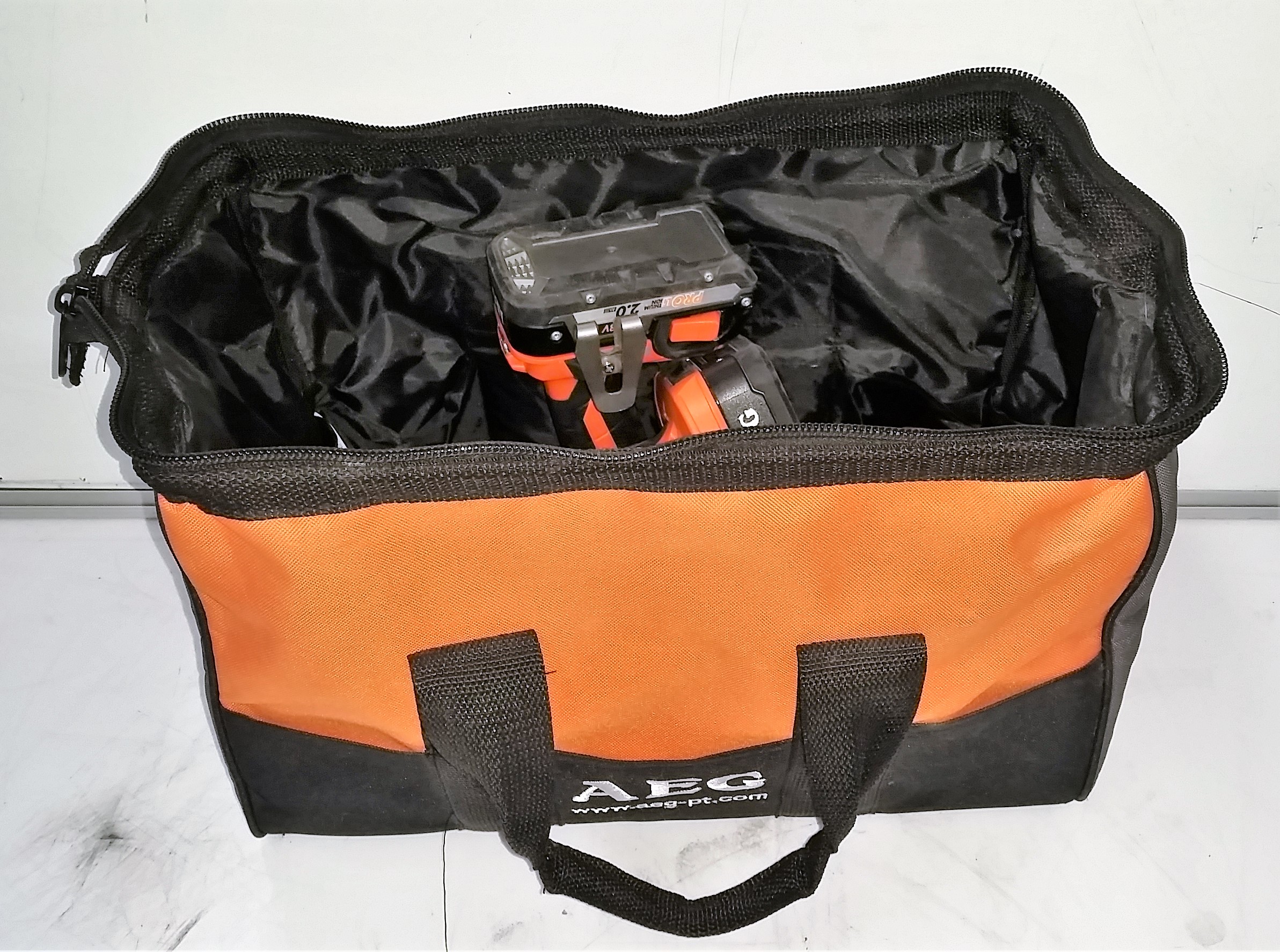 Lot of 4 AEG Power Tools in a Bag - Lot 880990 | ALLBIDS