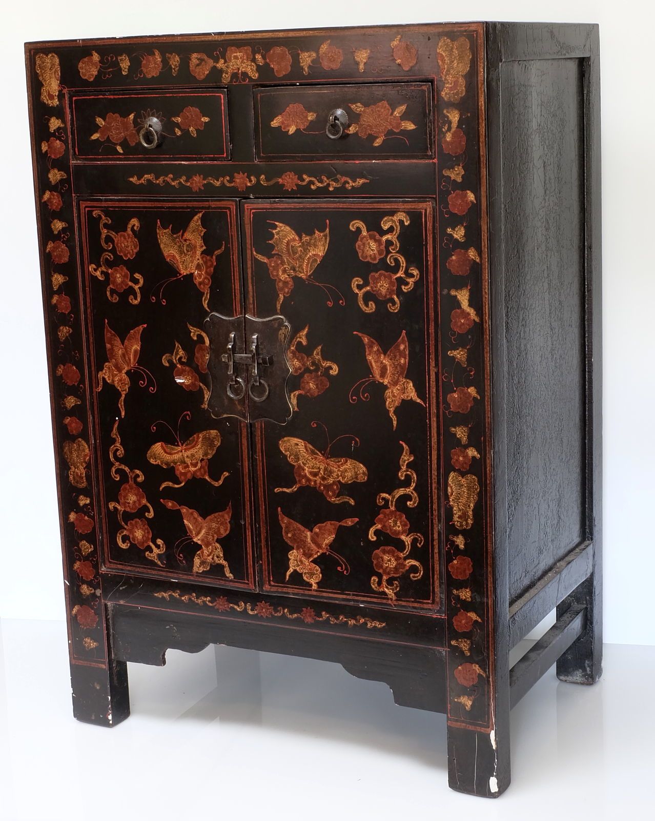 Chinese Lacquered Wood Small Cabinet - Lot 885618 | ALLBIDS