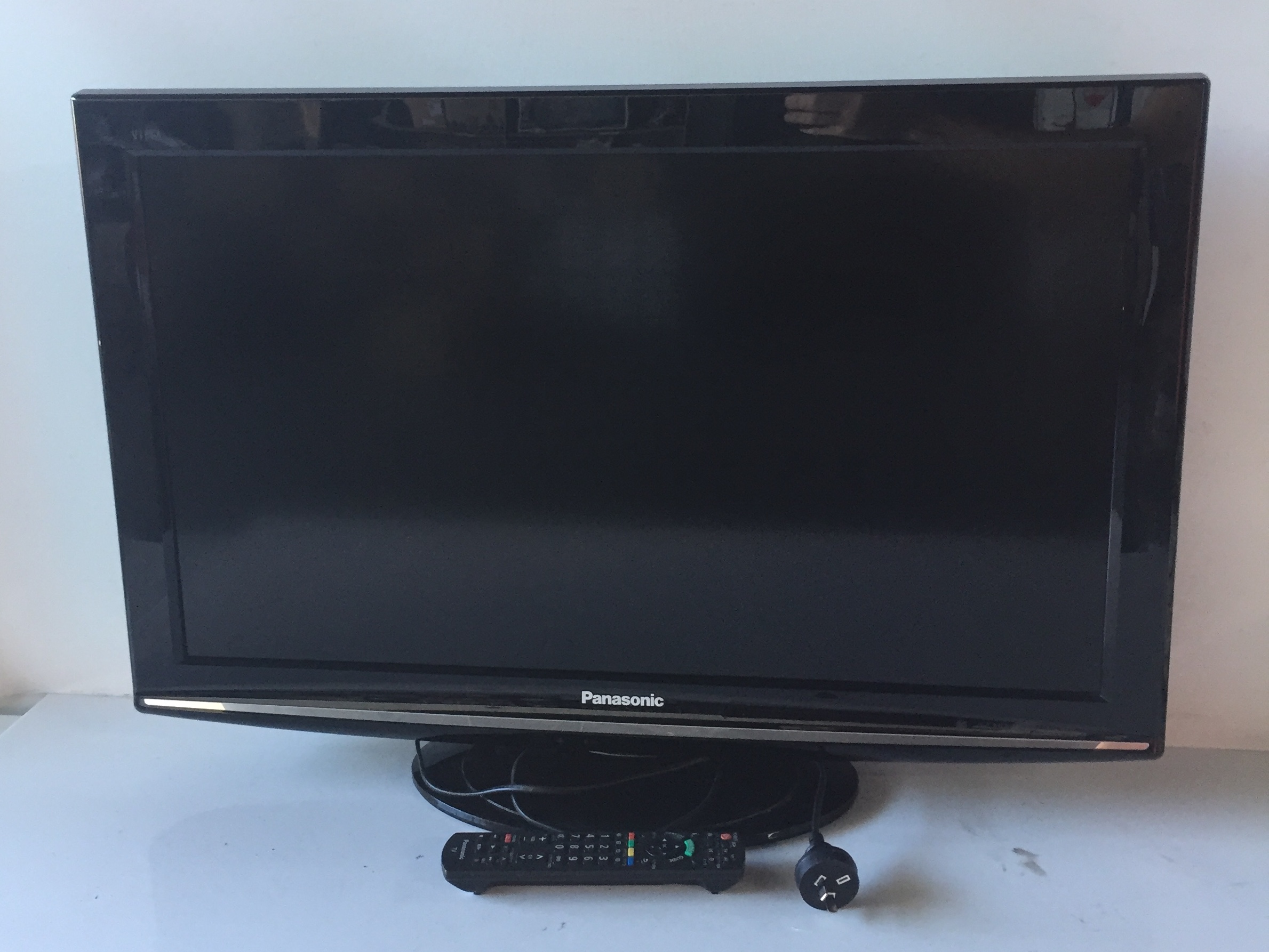 Panasonic 32 Inch LCD TV - Lot 905666 | ALLBIDS