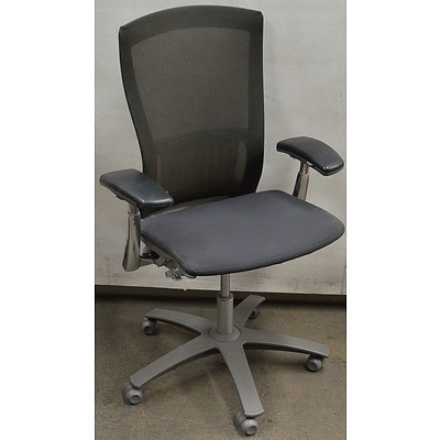 Formway Life Task Chair with Armrests - Lot 913215 | ALLBIDS