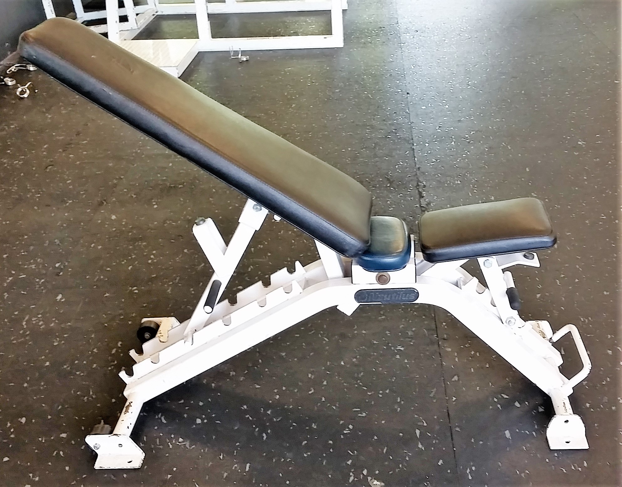 Nautilus Adjustable Bench Commercial - Lot 920378 | ALLBIDS