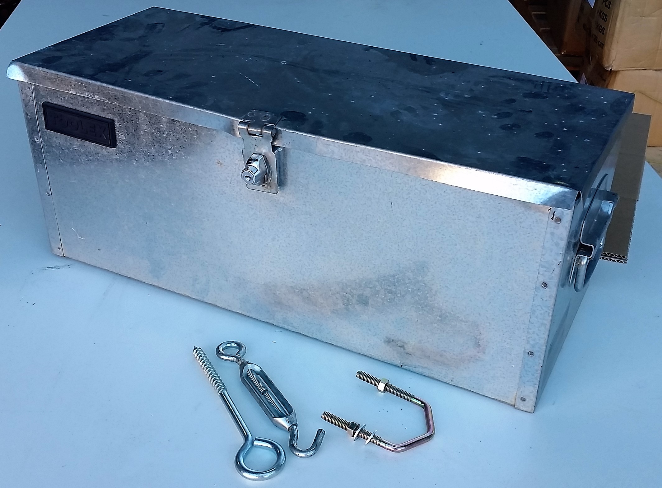 Galvanized Tool Box and a Bucket - Lot 954367 | ALLBIDS