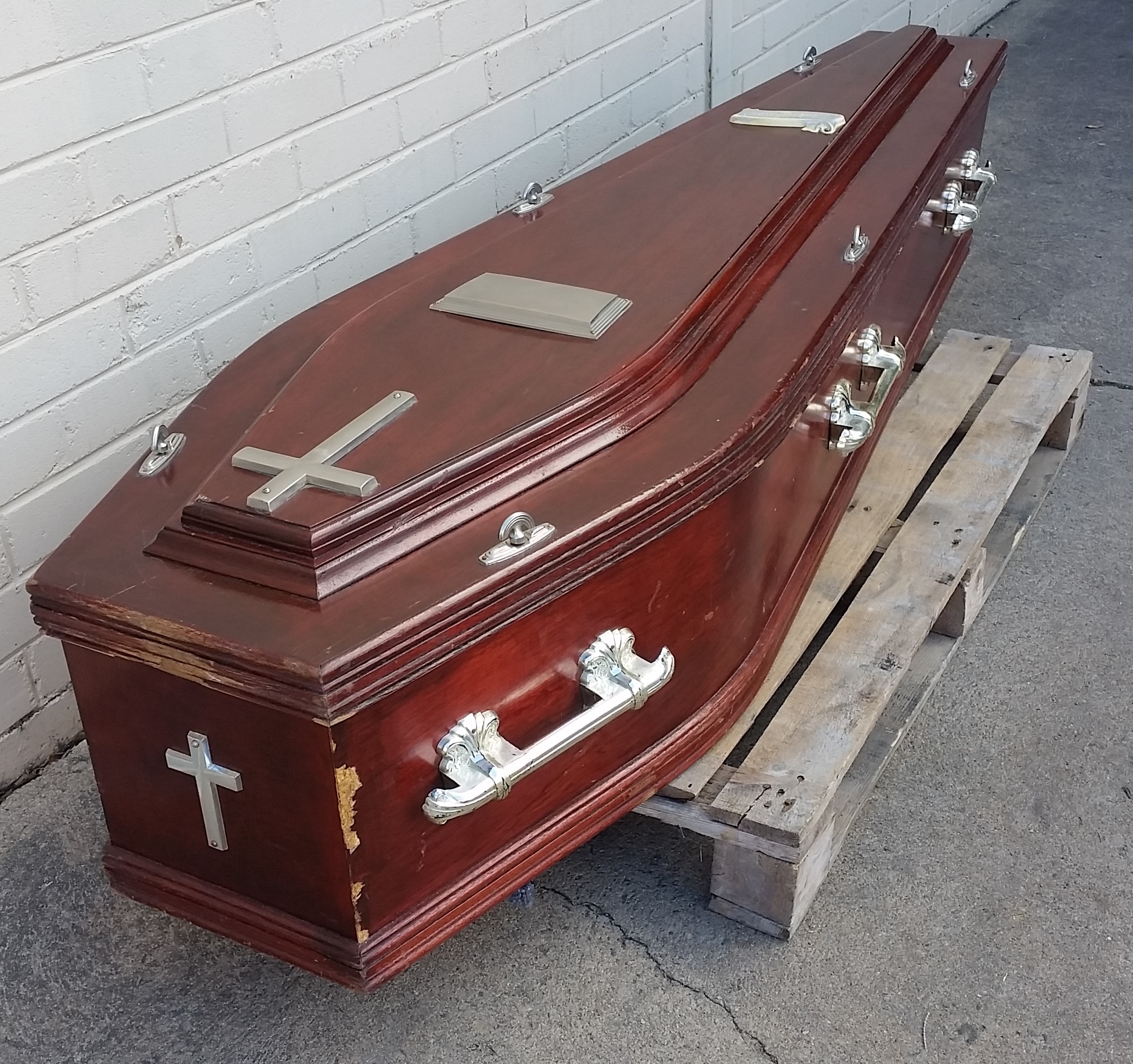 Ex-Display Coffin - Lot 928939 | ALLBIDS