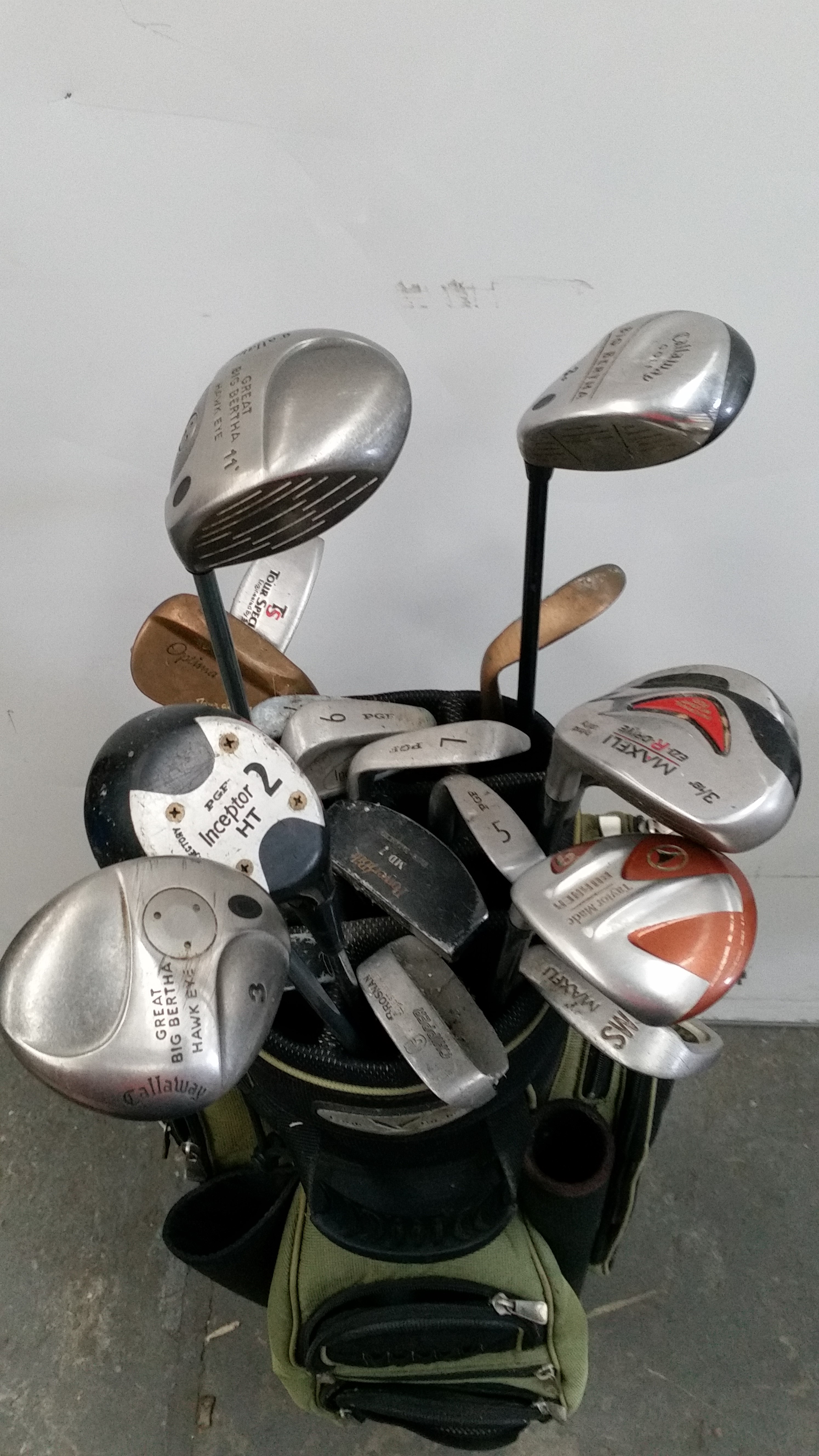 Set of Assorted Golf Clubs - Lot 963662 | ALLBIDS