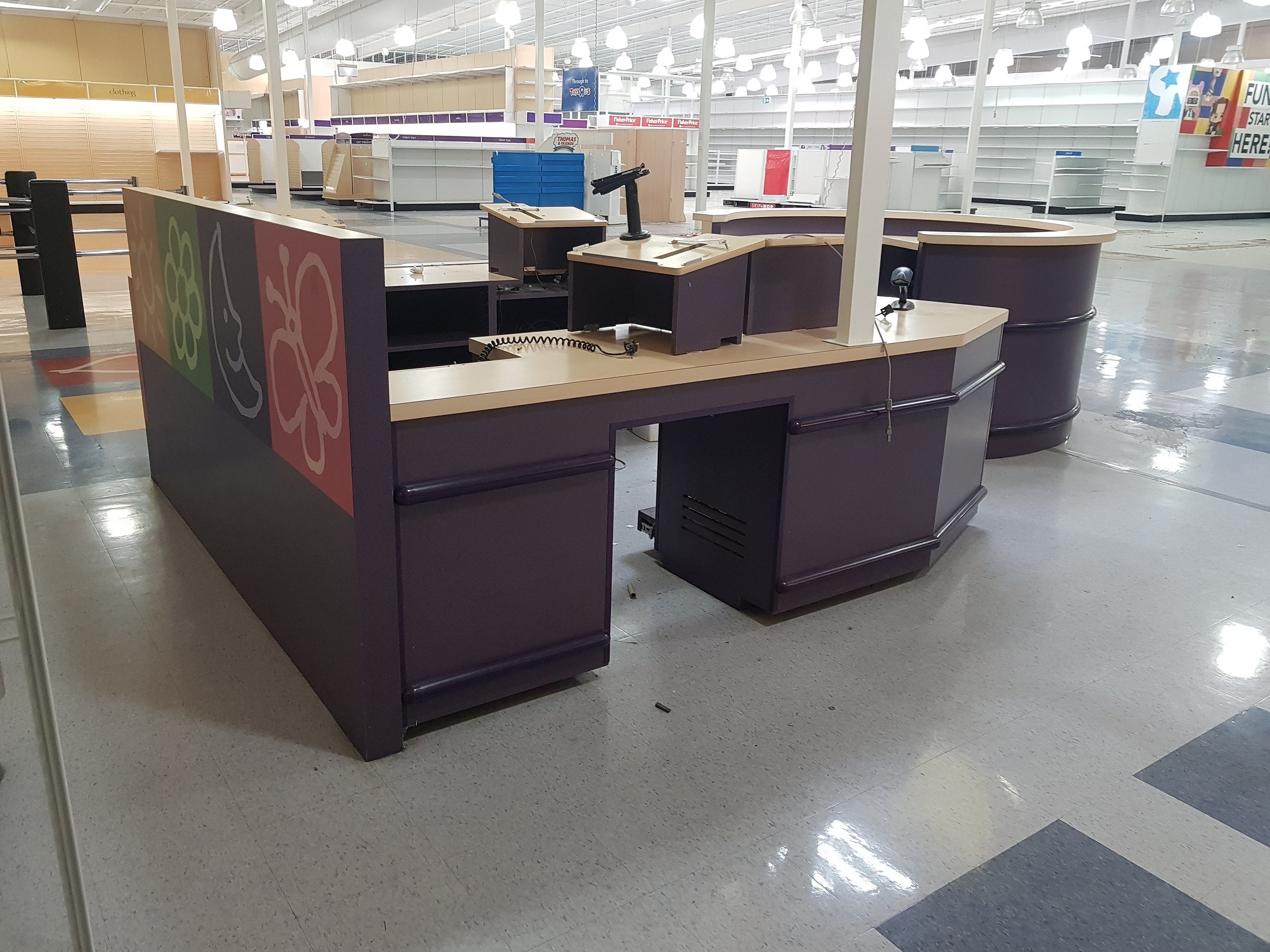 Lot of 4 Large Commercial Desks/Checkouts - Lot 1004856 | ALLBIDS