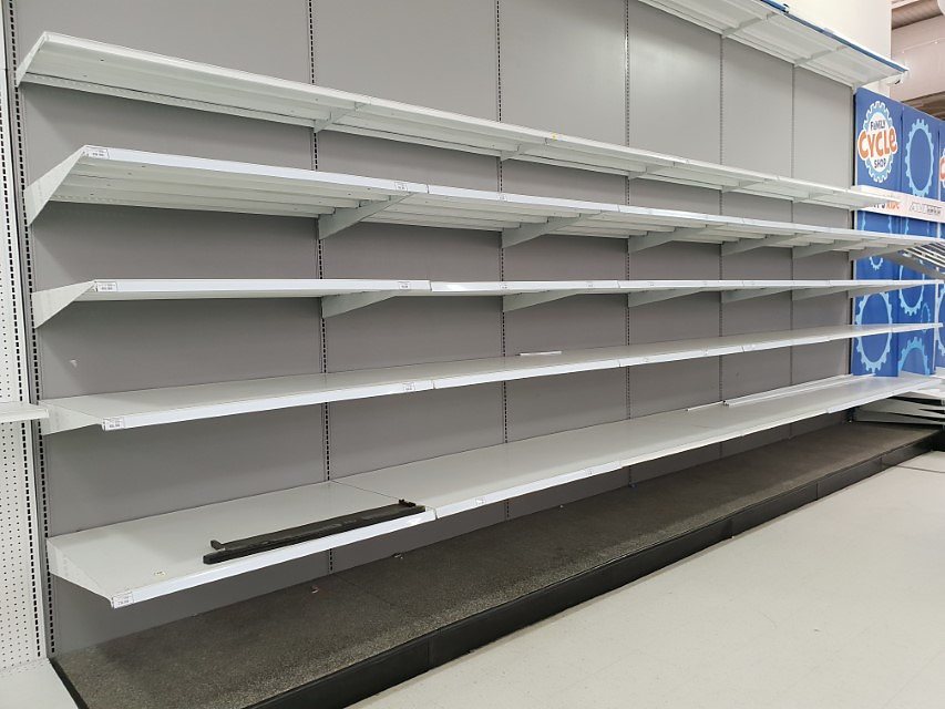 Large Bay of Retail Shelving with - Lot 1004820 | ALLBIDS