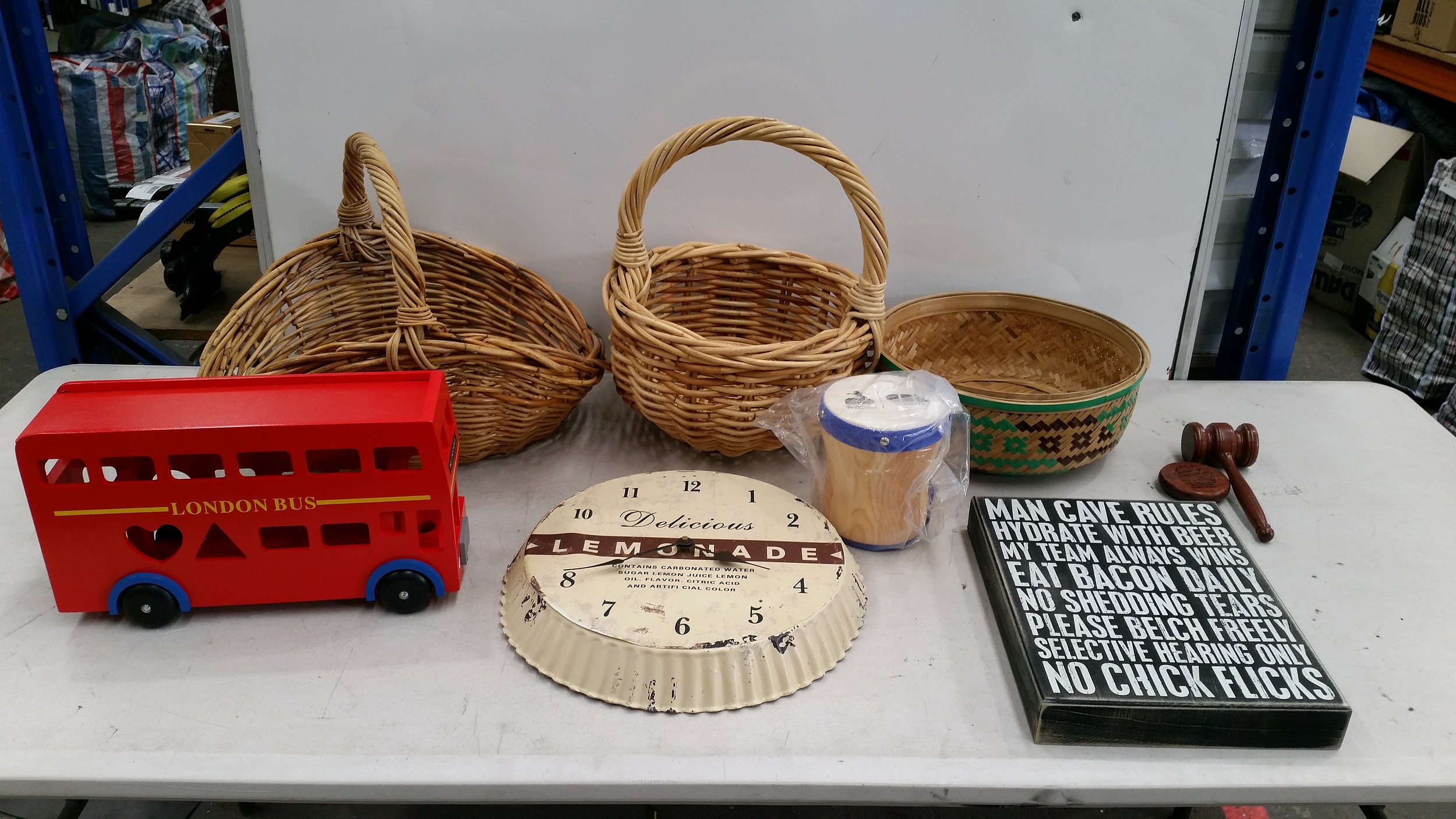 Small Lot of Assorted Household - Lot 1008767 | ALLBIDS