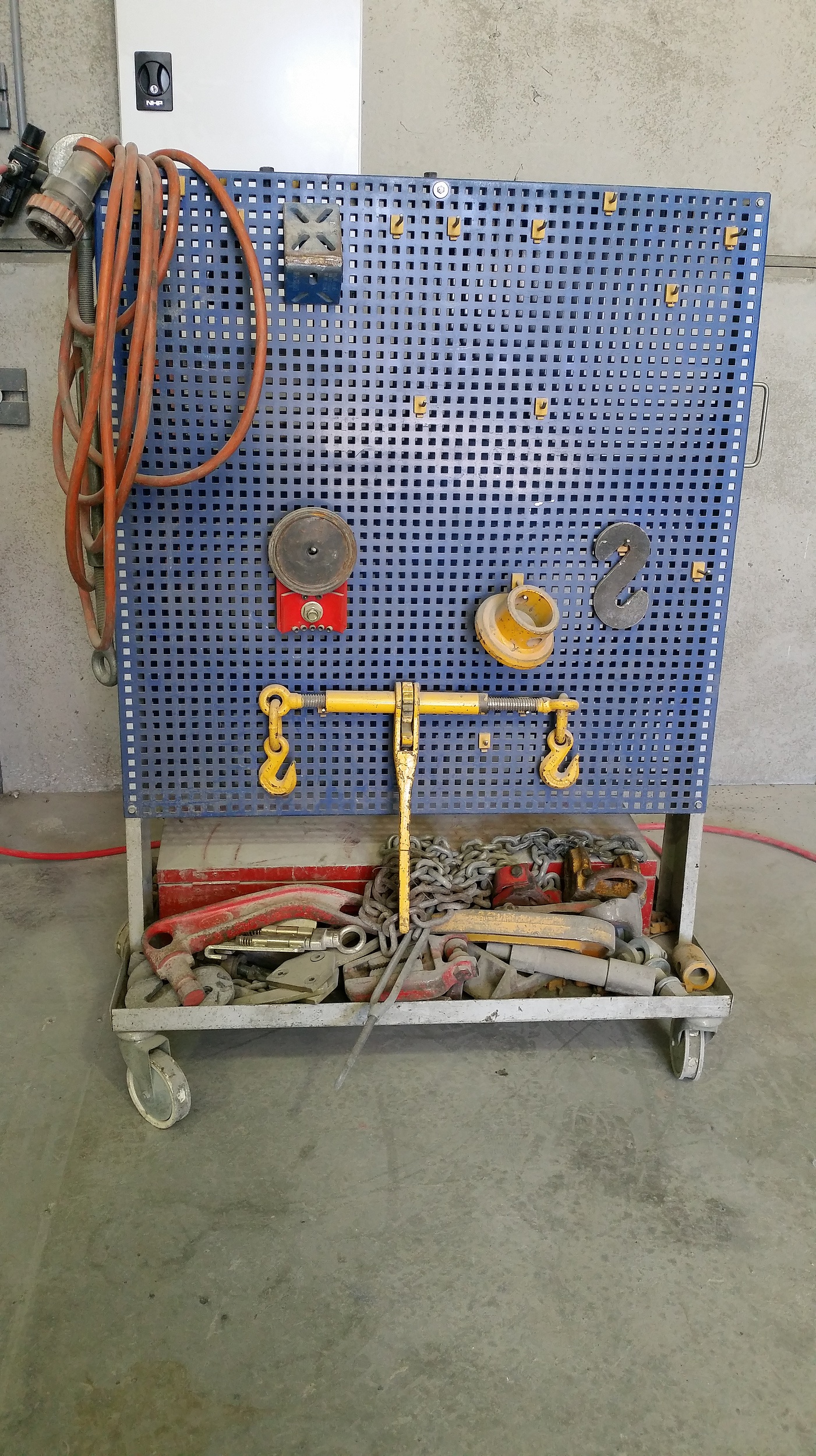 Mobile Tool Rack - Lot 1039912 | ALLBIDS