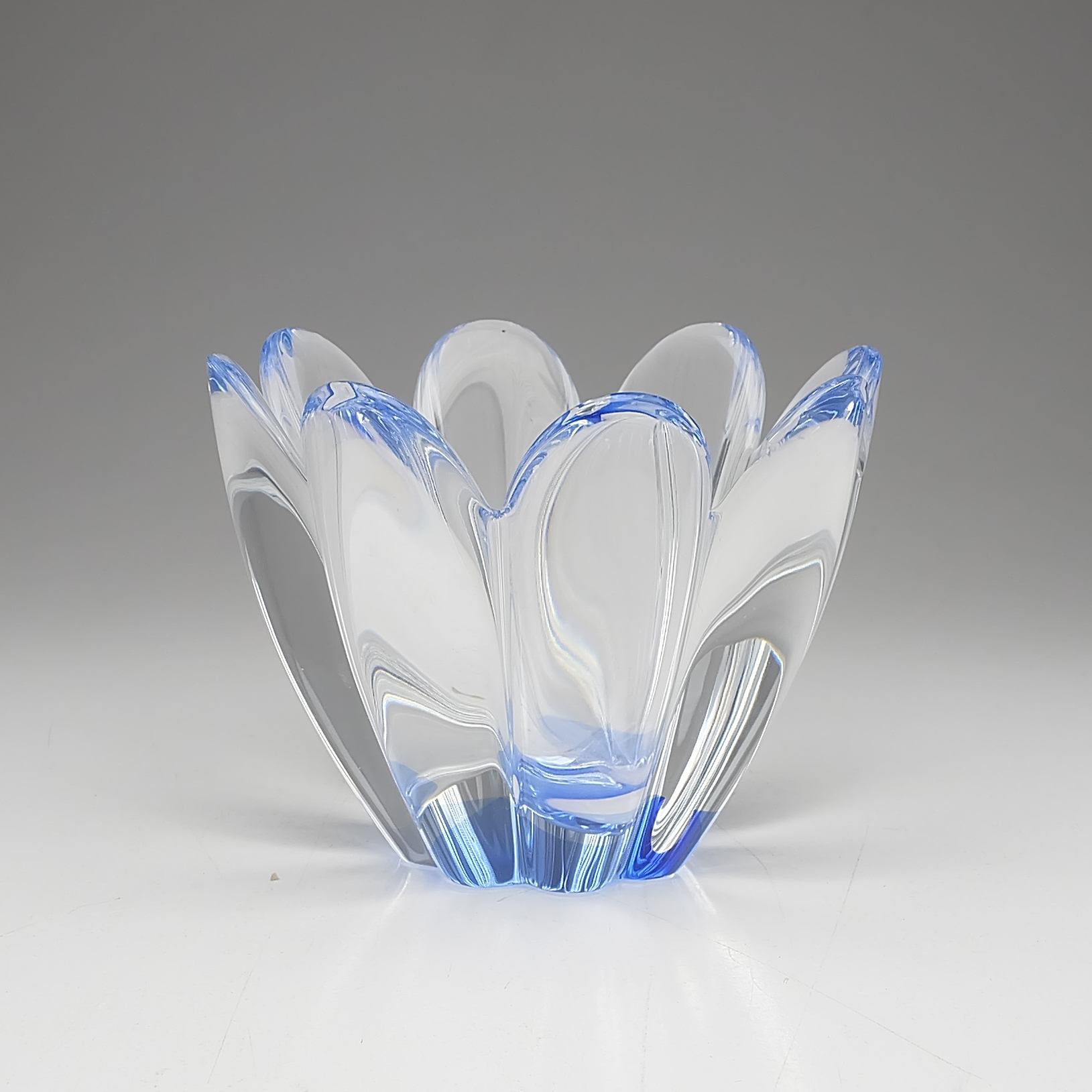 Signed Orrefors Vase - Lot 1061295 | ALLBIDS