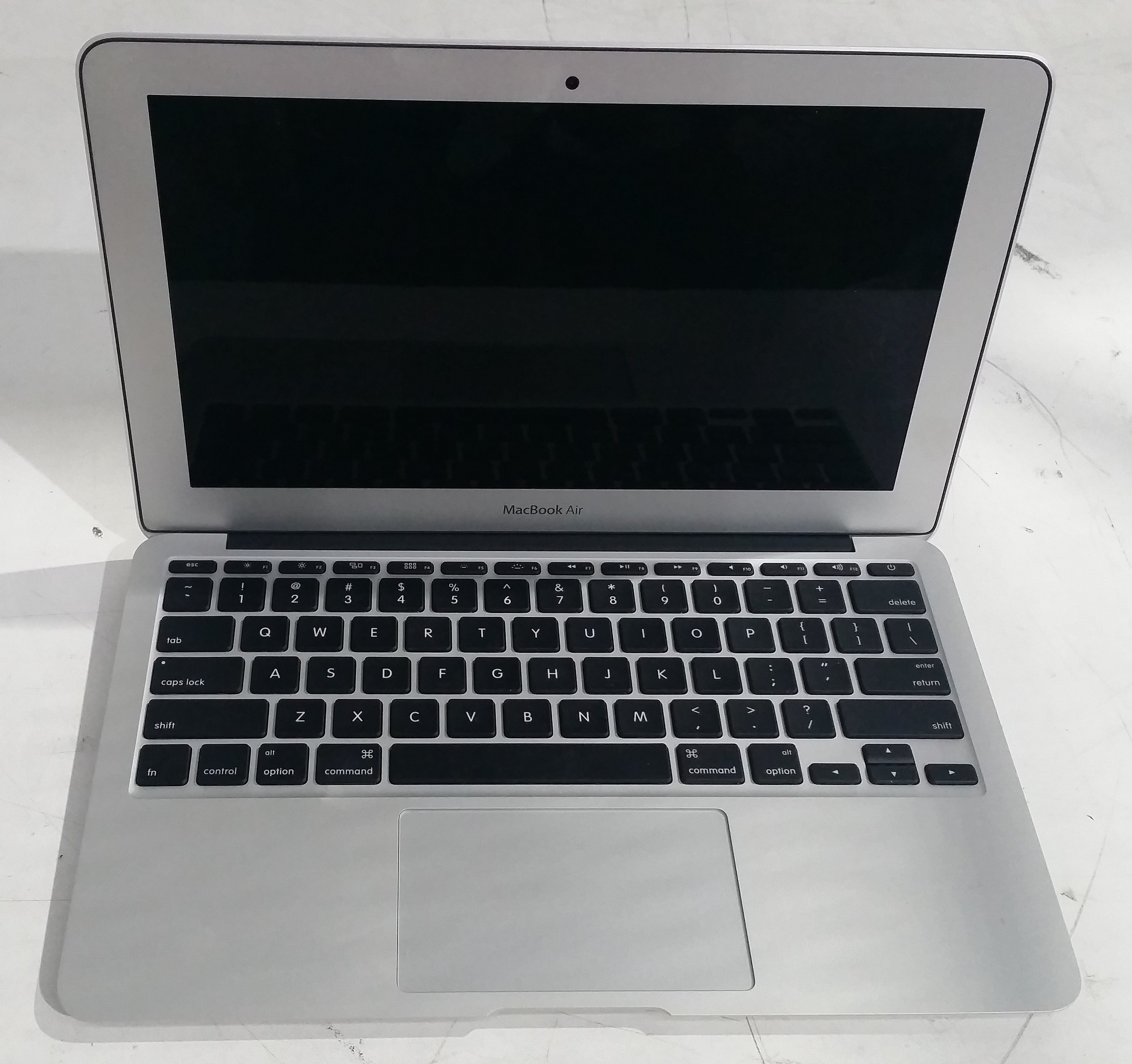 Apple (A1465) 11-Inch Core i5 (3317U) - Lot 1070531 | ALLBIDS