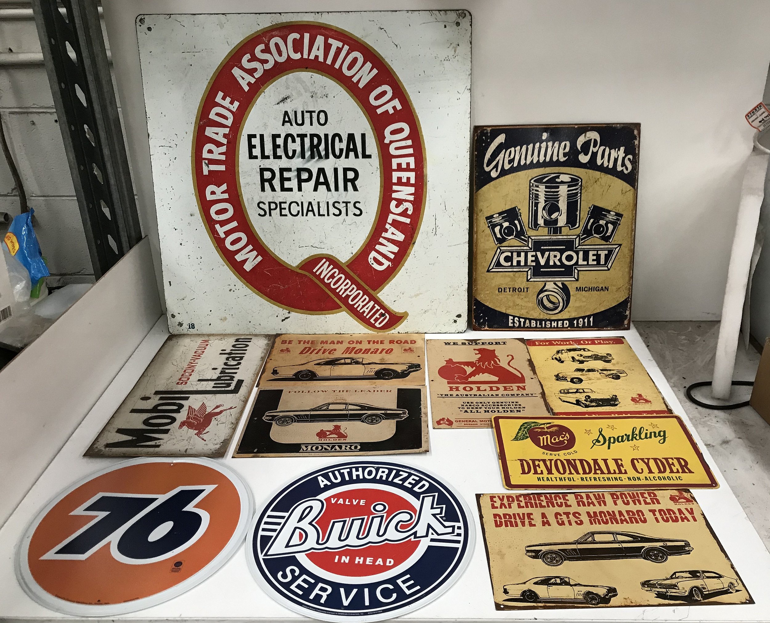 Auto Memorabilia and Other Signs - Lot 1130058 | ALLBIDS