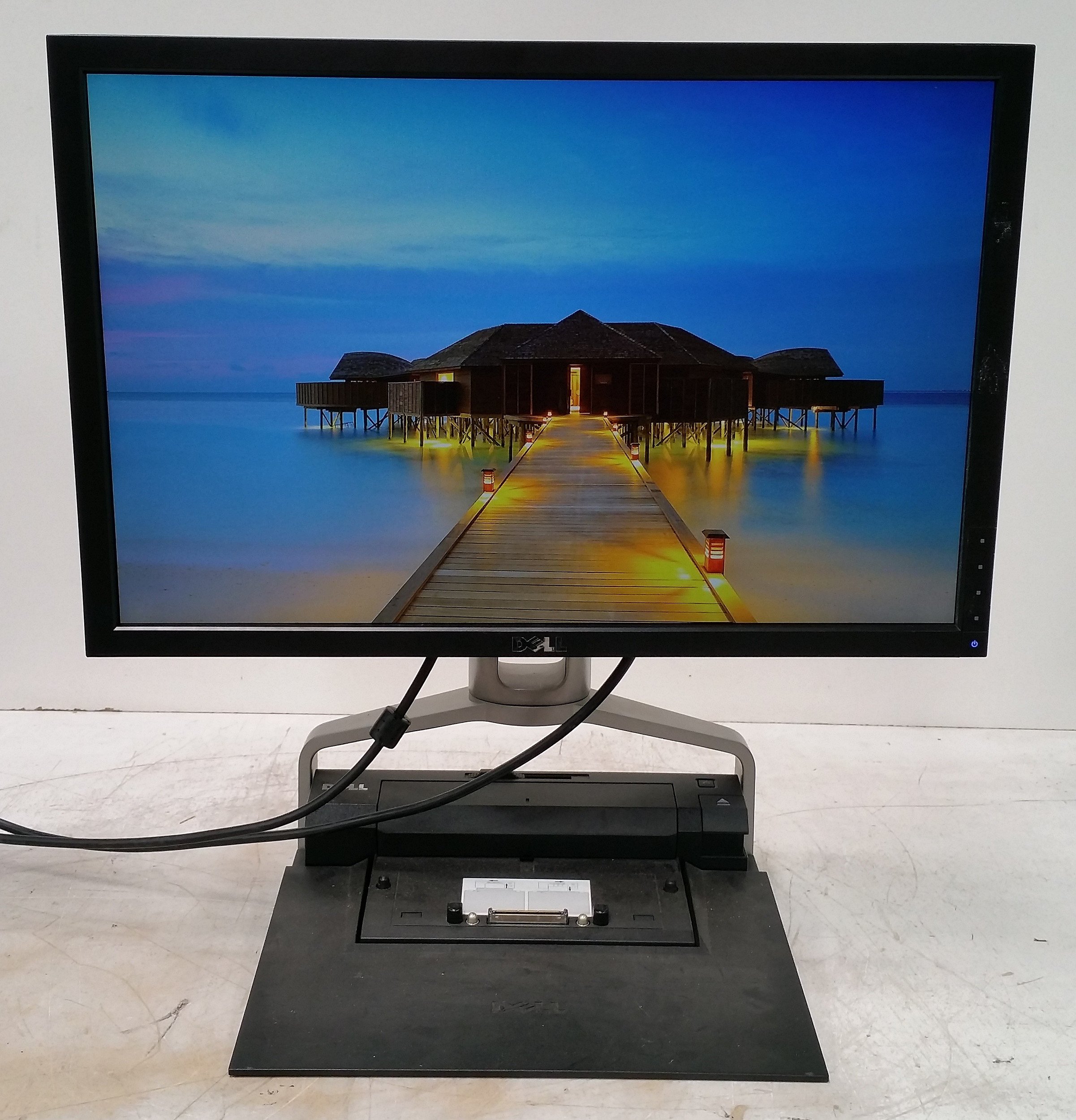 Dell Professional (P2210f) 22-Inch - Lot 1081415 | ALLBIDS