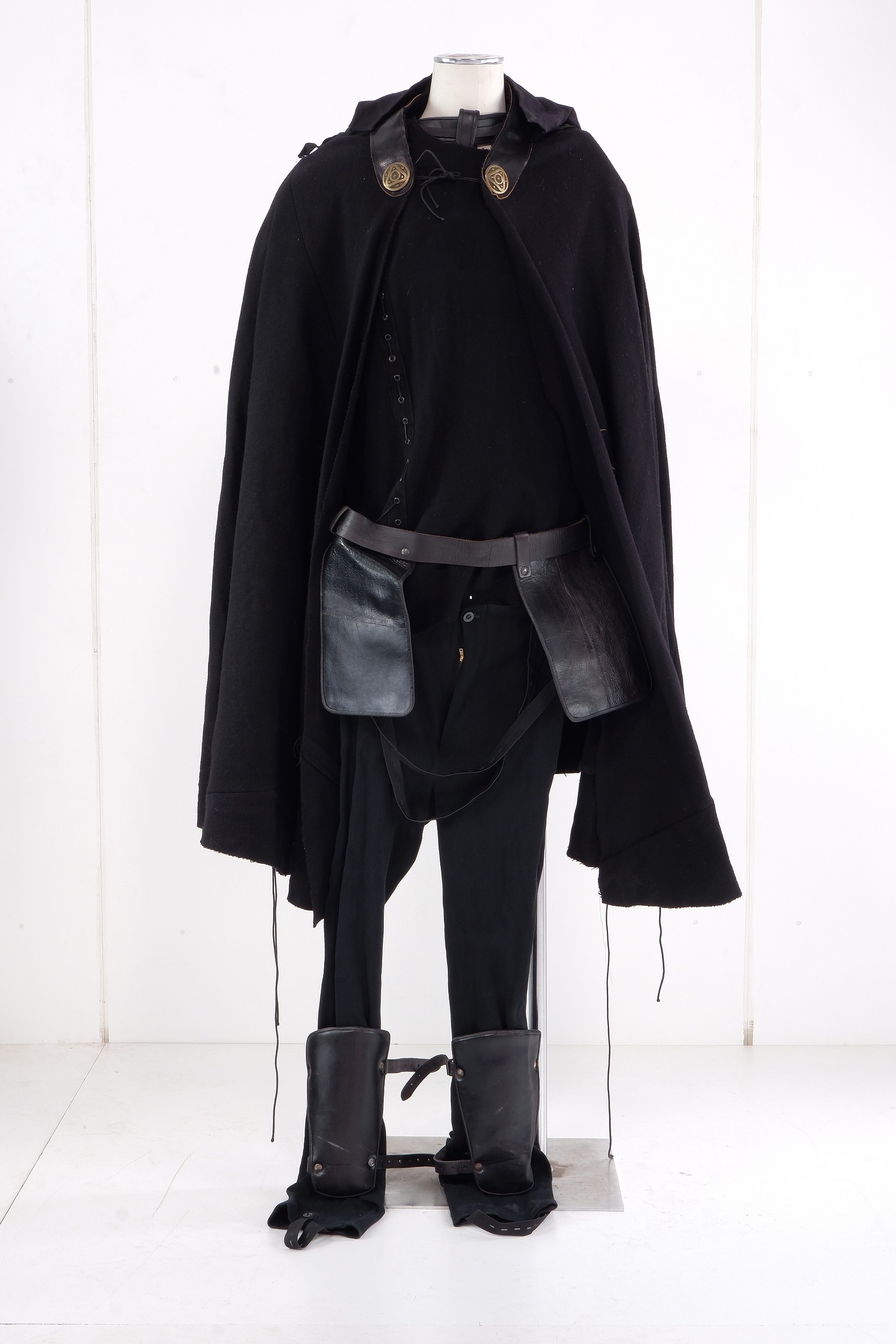 Slim Tully Costume Worn by Giorgio - Lot 1100481 | ALLBIDS