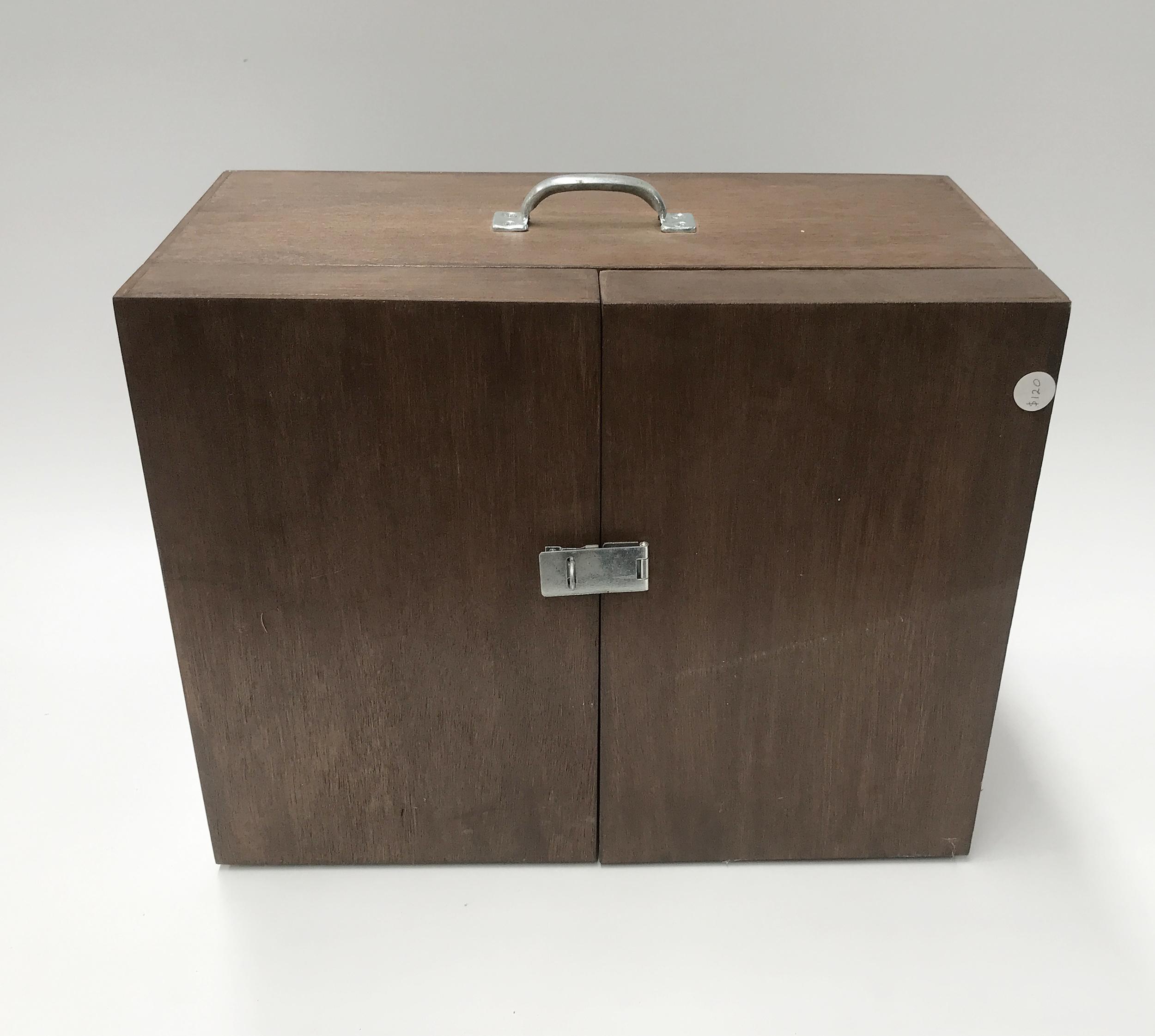 Portable Lockable Wooden Carry - Lot 1110591 | ALLBIDS