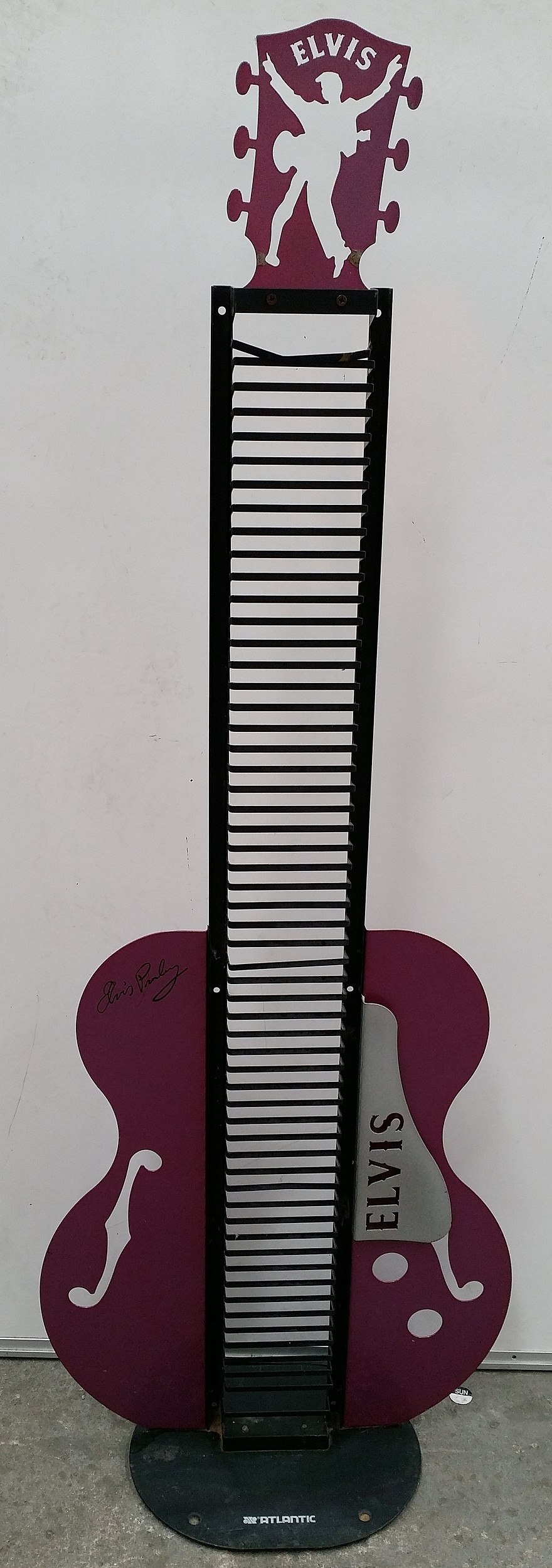 Elvis Presley (Facsimile Signed) - Lot 1075792 | ALLBIDS