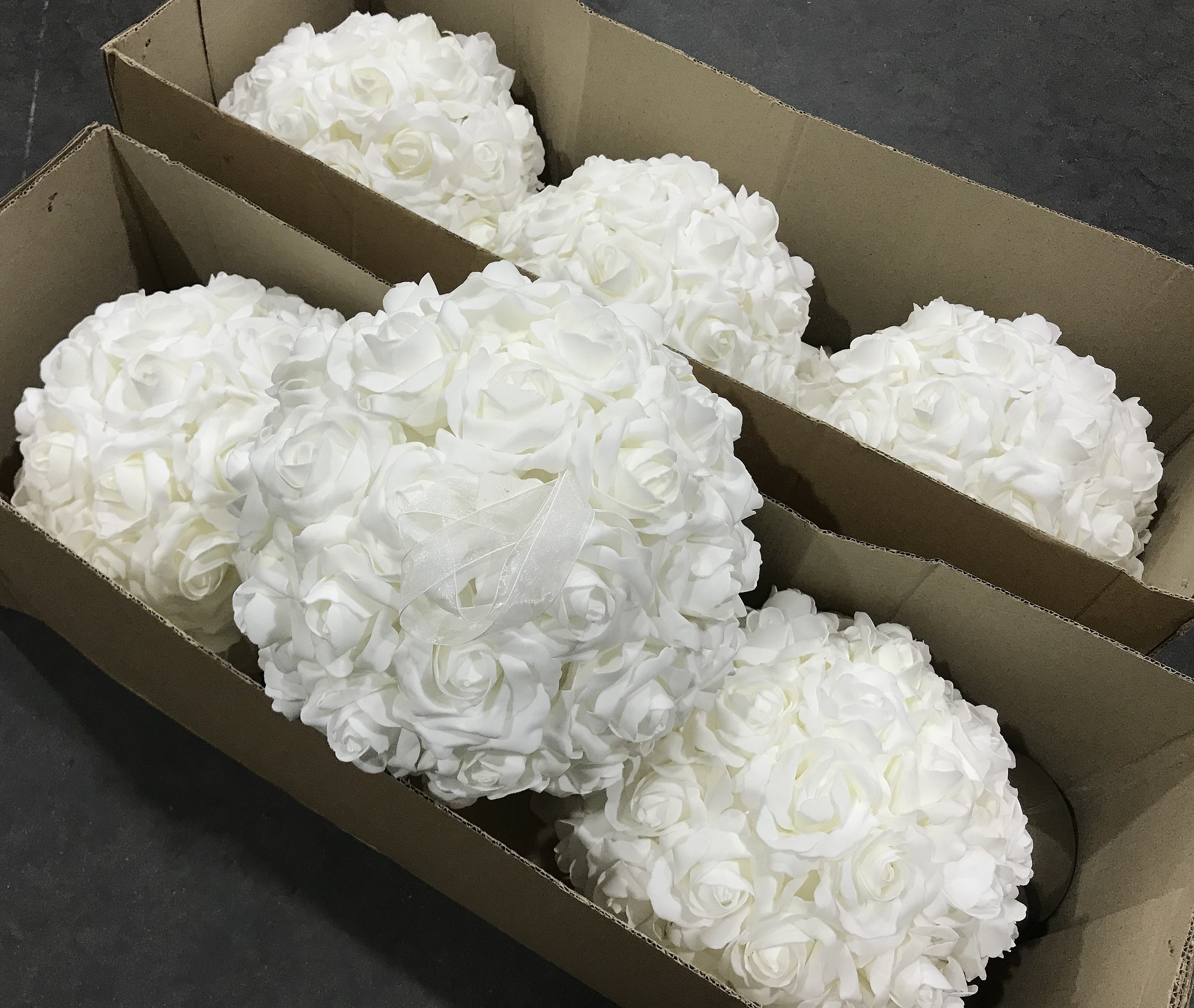 6 Large Snowball Roses - Lot 1077038 | ALLBIDS