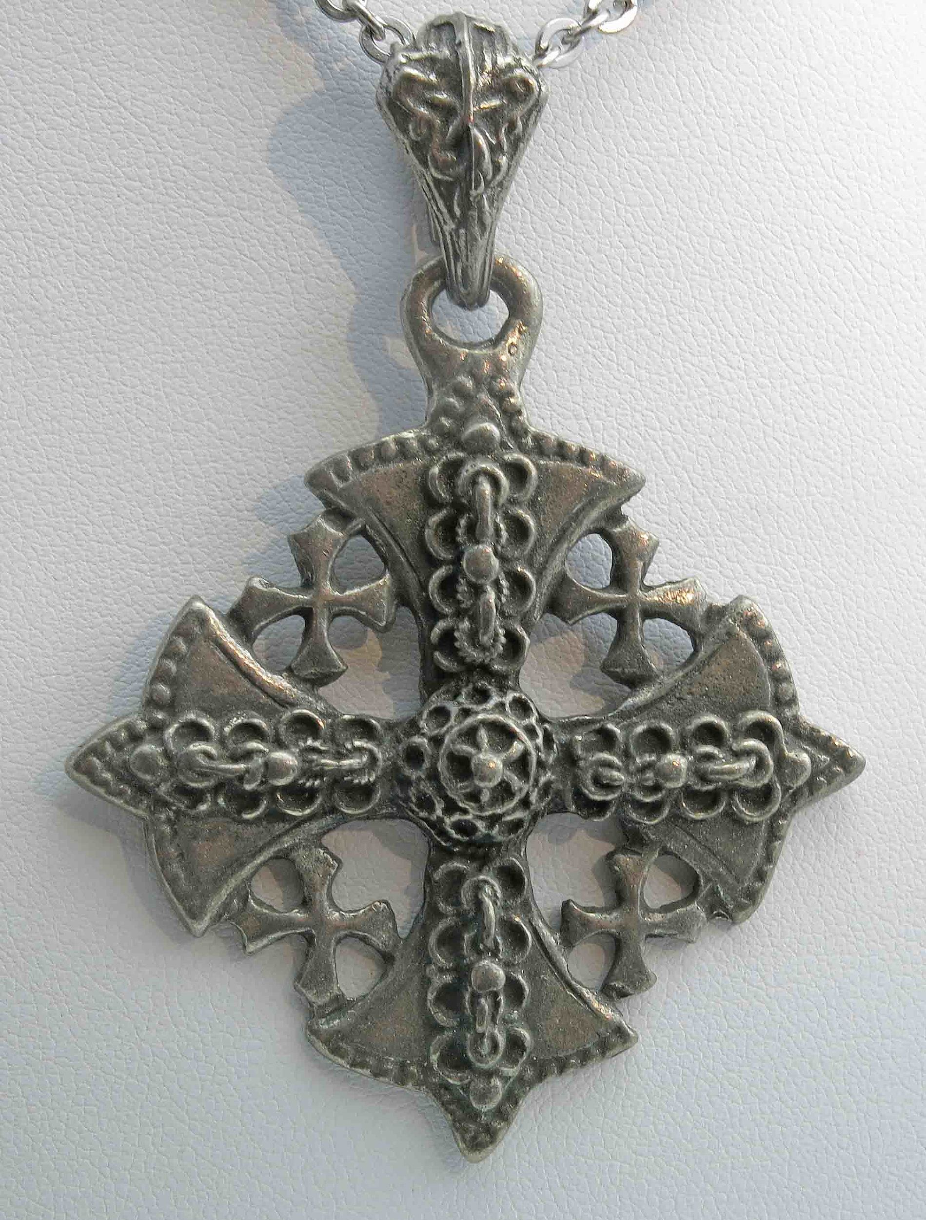 Celtic Pewter Cross - Lot 1084475 | ALLBIDS