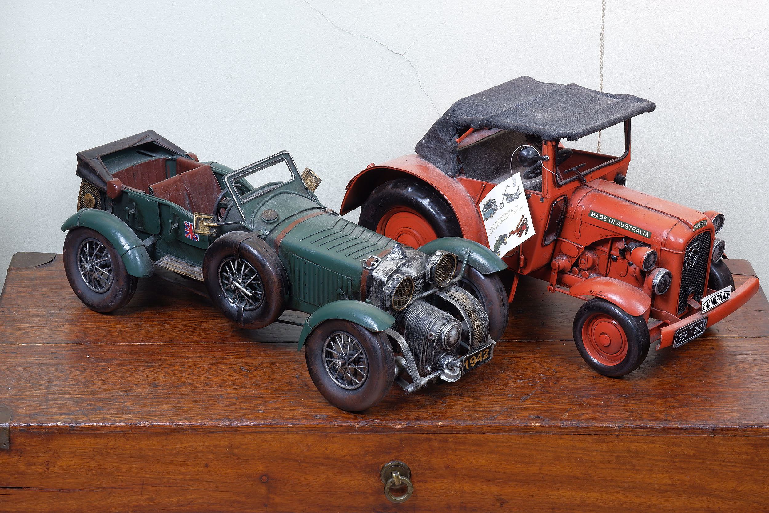 Boyle Tin Tractor and Car - Lot 1080086 | ALLBIDS