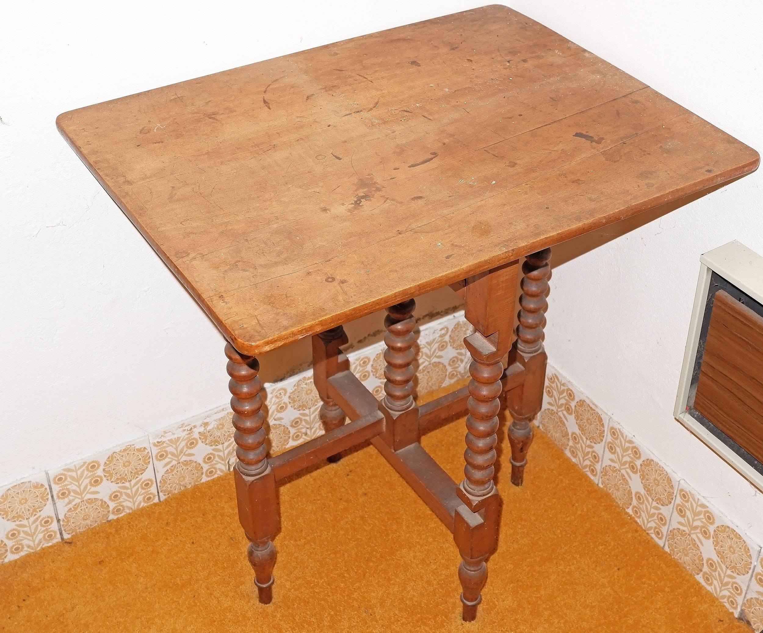 Antique Maple Folding Occasional - Lot 1116389 | ALLBIDS