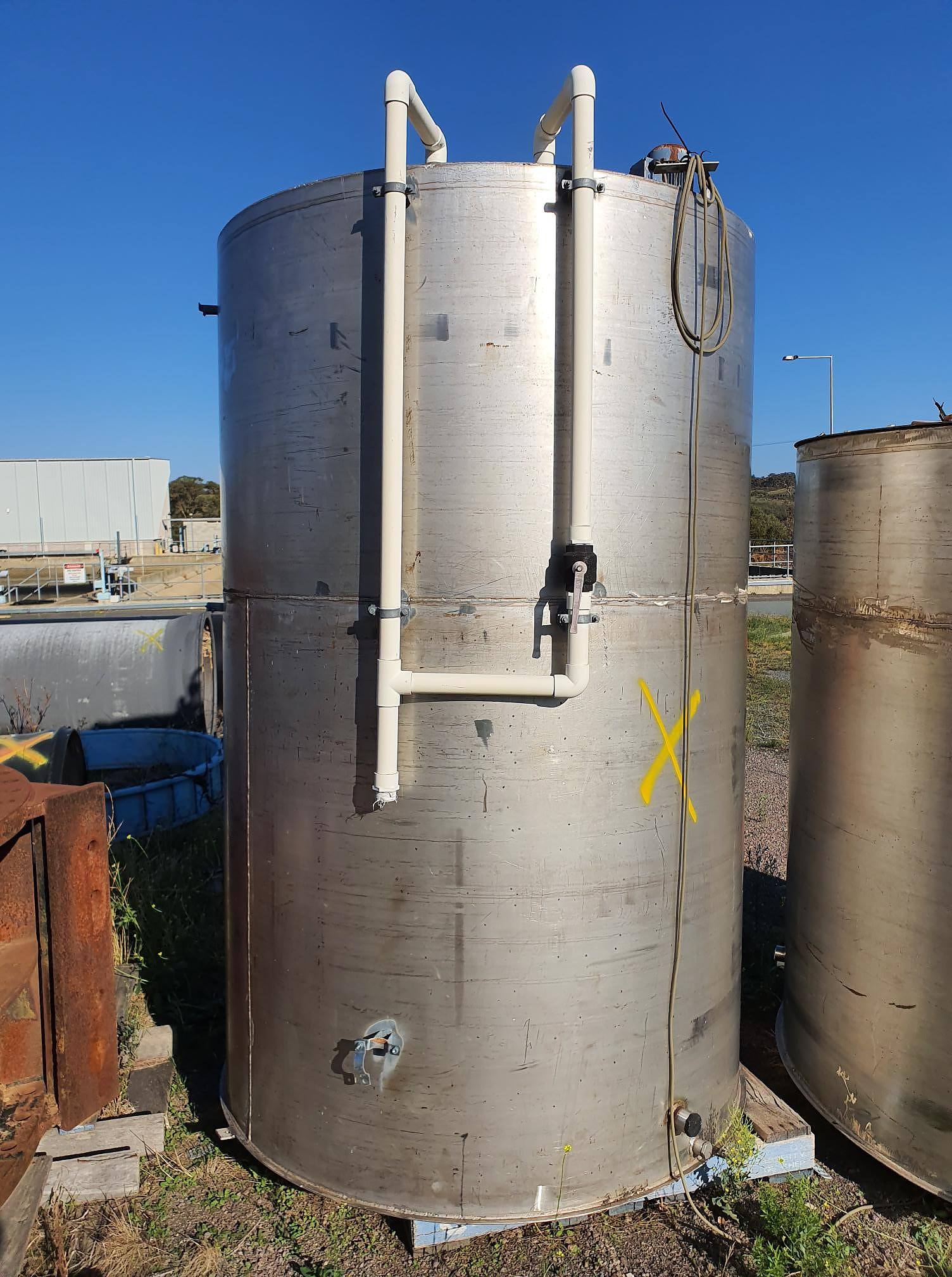 Large Stainless Steel Liquid Storage - Lot 1102244 | ALLBIDS