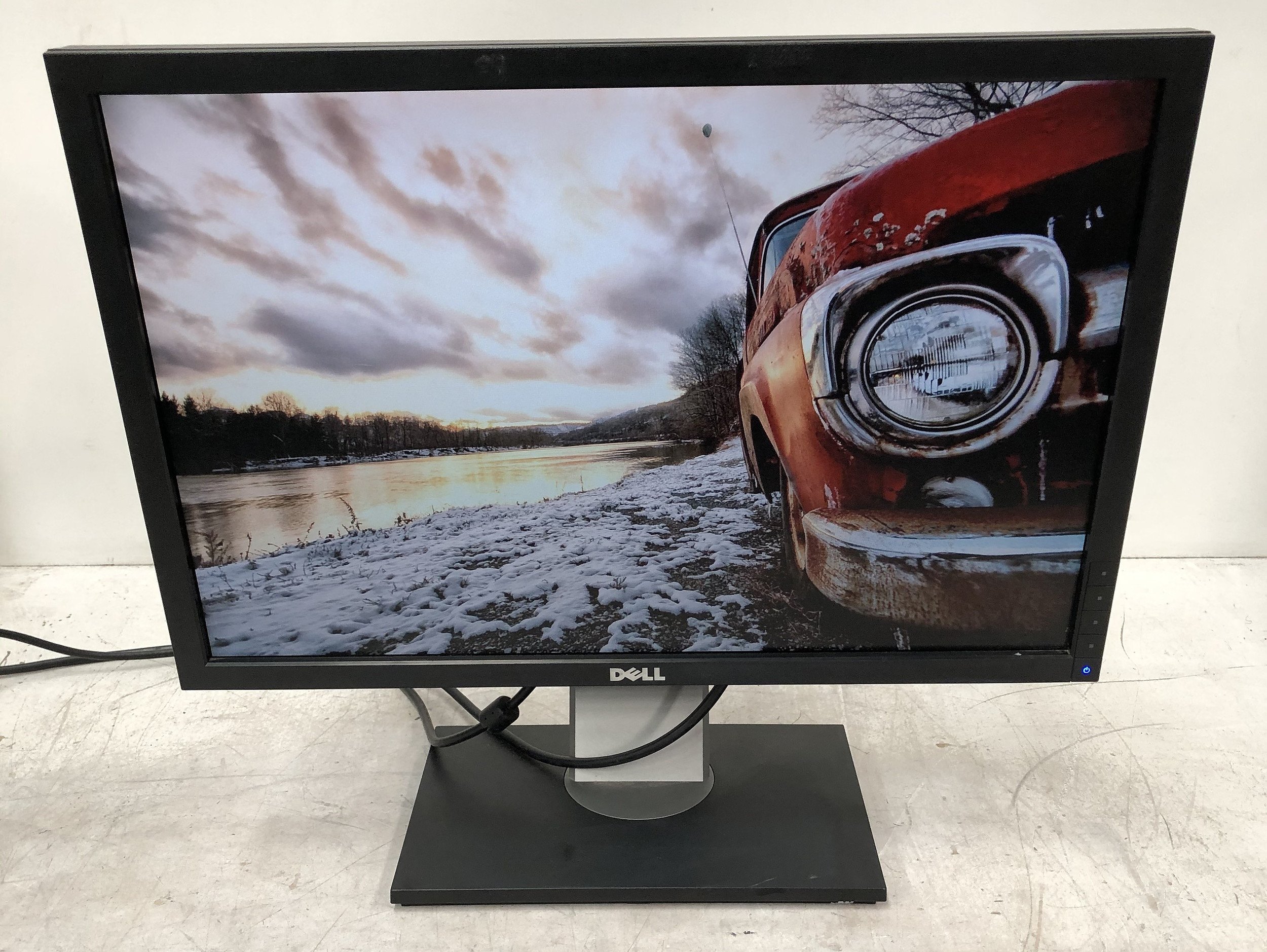 Dell Professional (P2210t) 22-Inch - Lot 1125013 | ALLBIDS