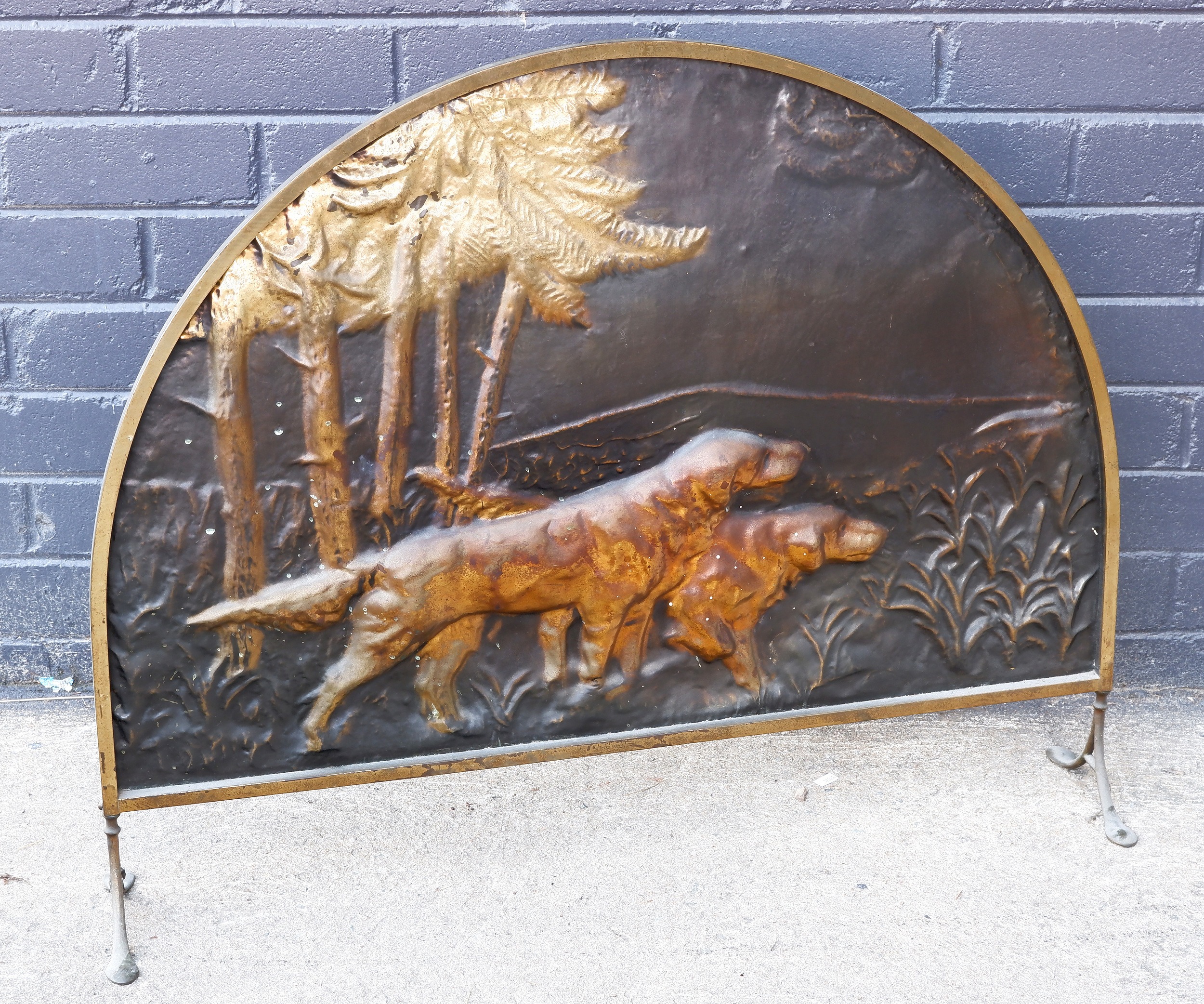 Vintage Pressed Copper Fire Screen - Lot 1152712 | ALLBIDS